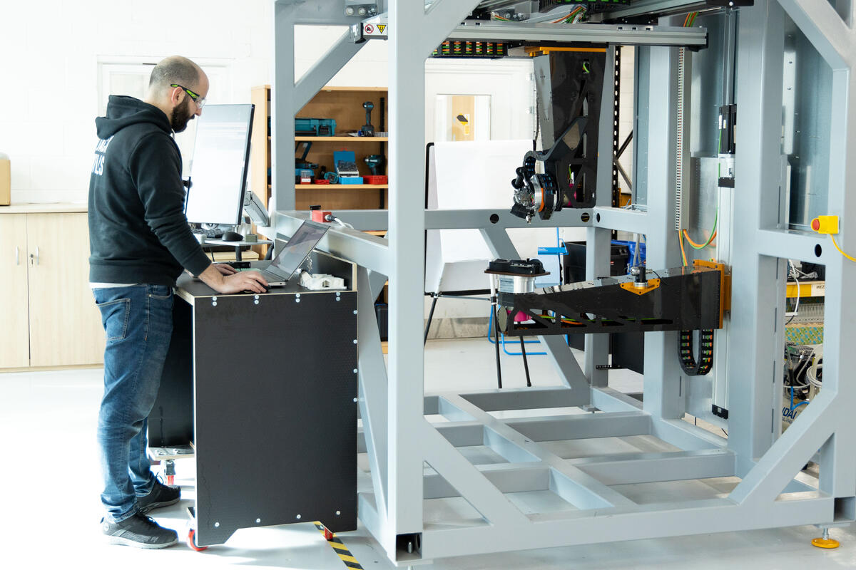 Robotic solution for complex aerospace parts | AMRC